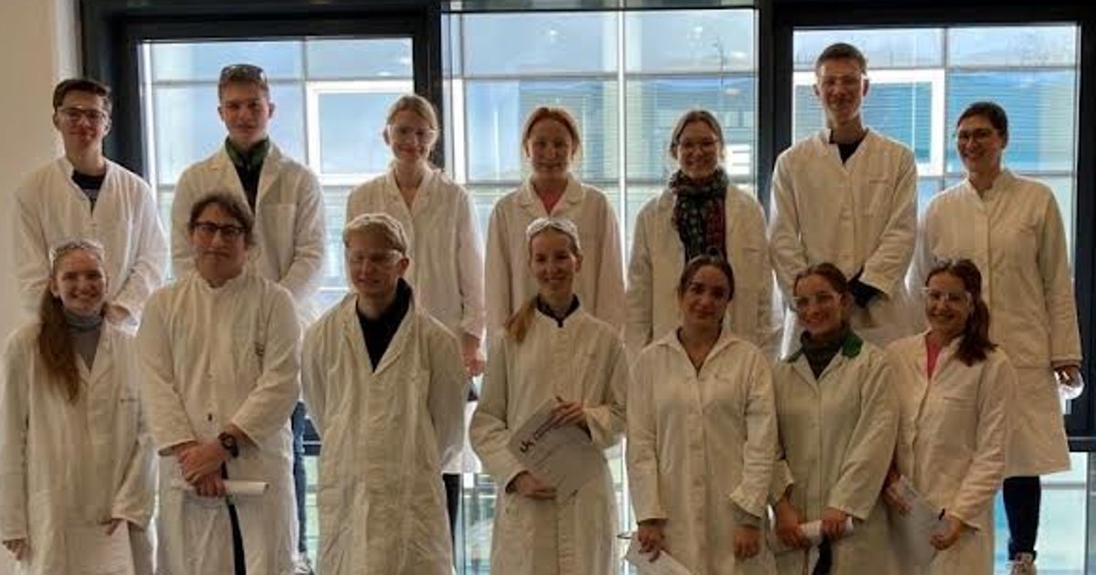 Exkursion des Chemie LK 13 in die Universität Koblenz | Bischöfliches ...