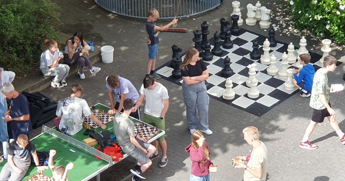 Outdoor Schach | Bischöfliches Cusanus-Gymasium Koblenz